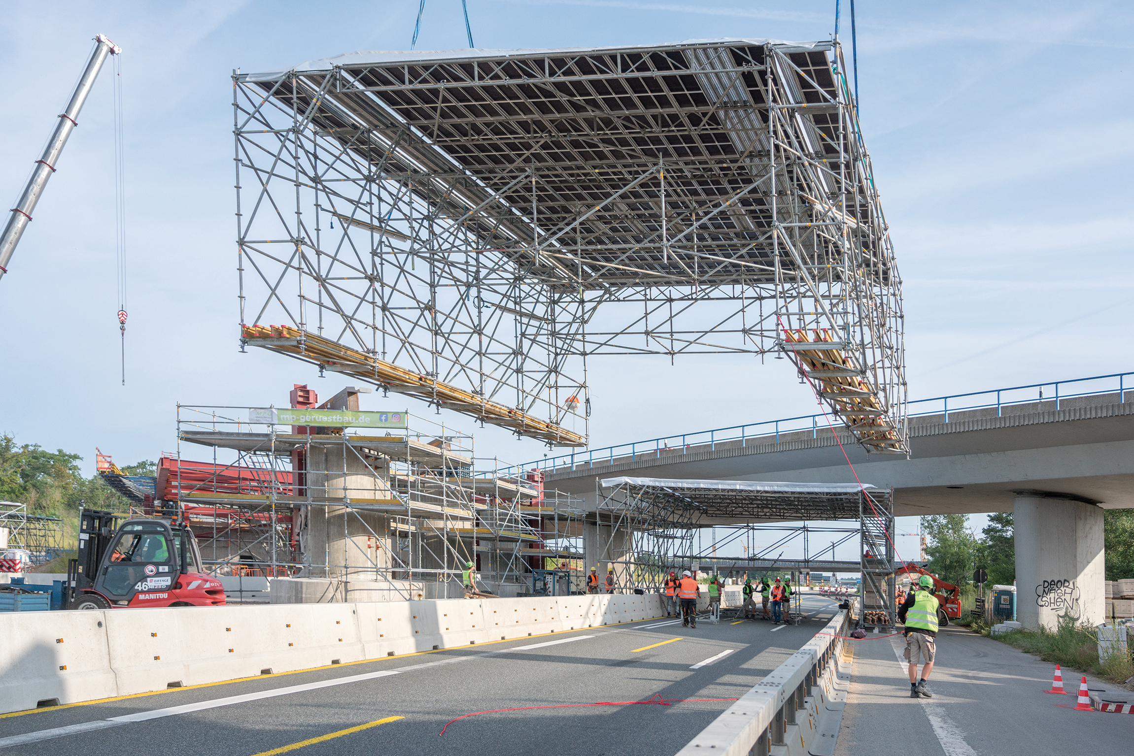 Simultaneous replacement of three steel composite bridges